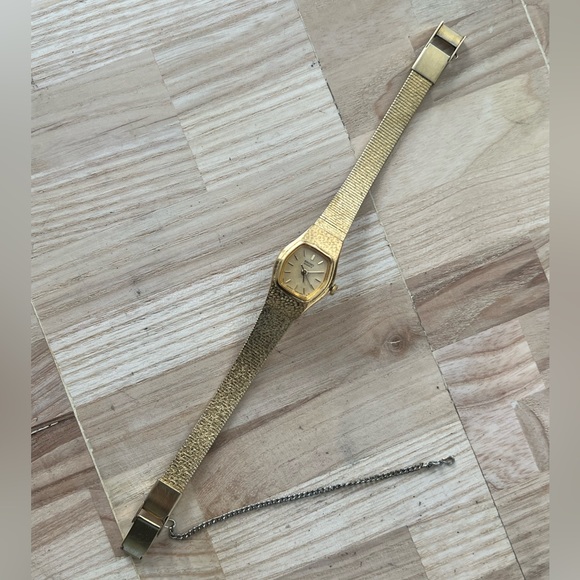 Seiko | Accessories | Seiko Ladies Watch Vintage Gold Tone Dial Bracelet Hands Markers Beautiful ...